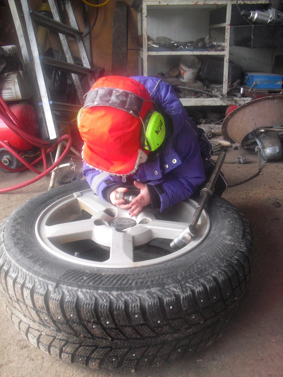 LIVET LEKER...........................................