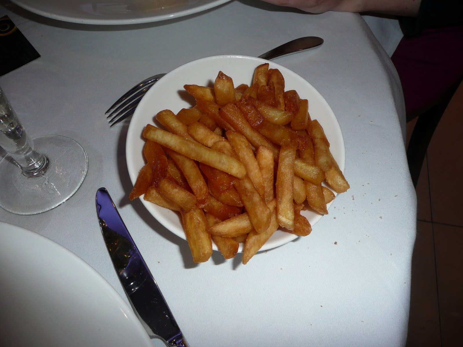 glamgirlgonegourmet: The Posh Lunch Club heads to Quaglino's.