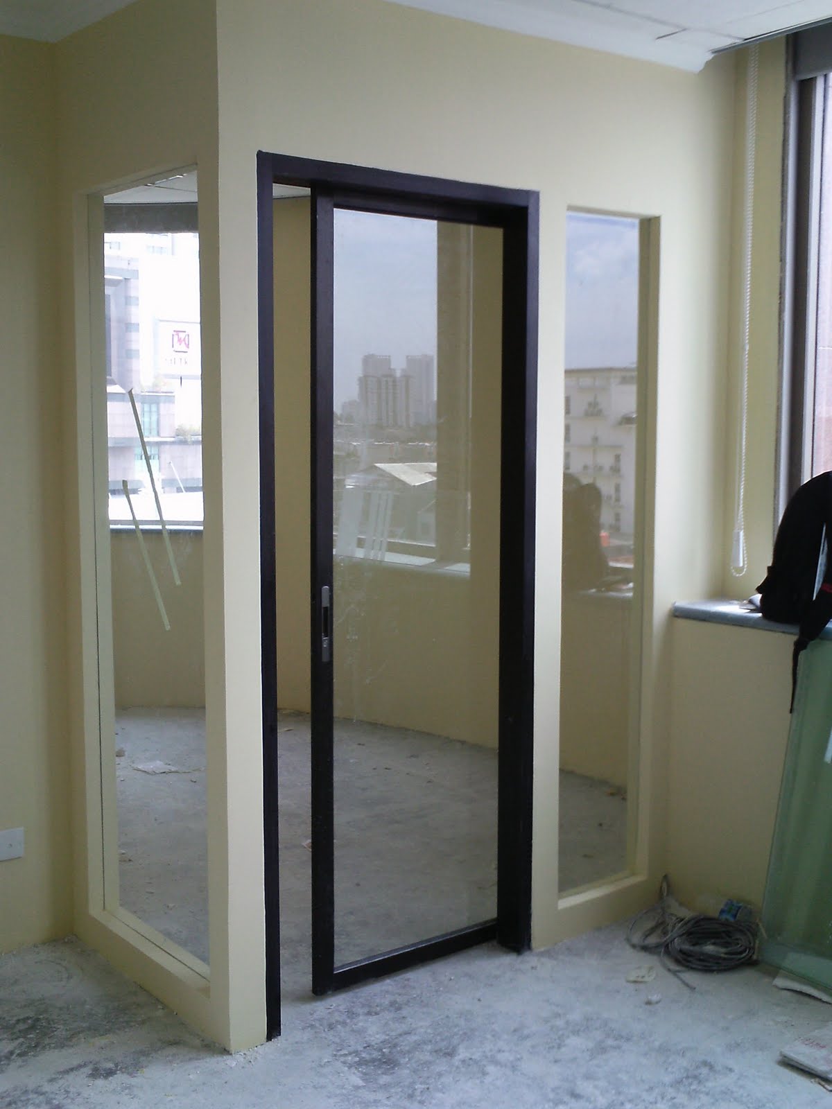 UTAMA ALUMINIUM DAN KACA: Kusen - pintu aluminium - kayu - partisi