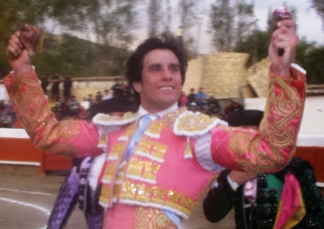 Perú Taurino: FERNANDO ROCA REY TRIUNFADOR DE LA SEGUNDA DE TARACO (PUNO)