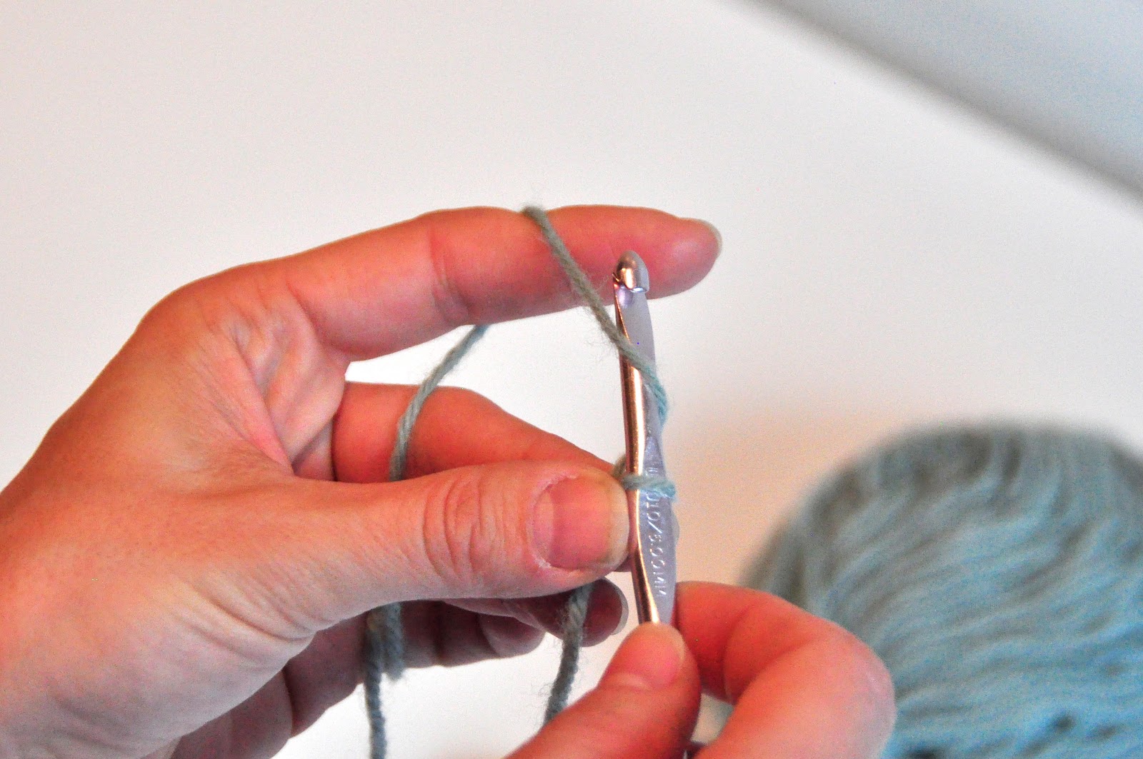 Aesthetic Nest: How to Crochet 3: The Chain Stitch (Tutorial)