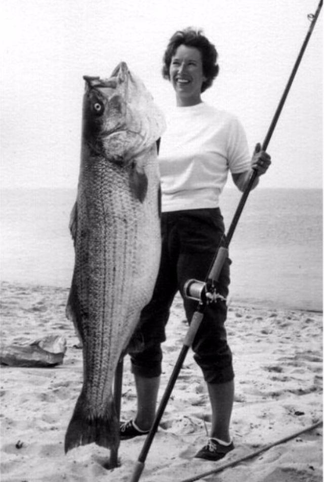 45 Cool Pictures That Show People Posing With Their Big Fishes in the ...