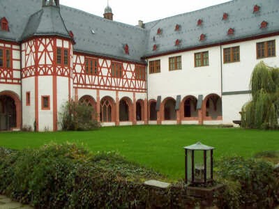 Ploaia de cuvinte: Valea Rinului - siragul de castele