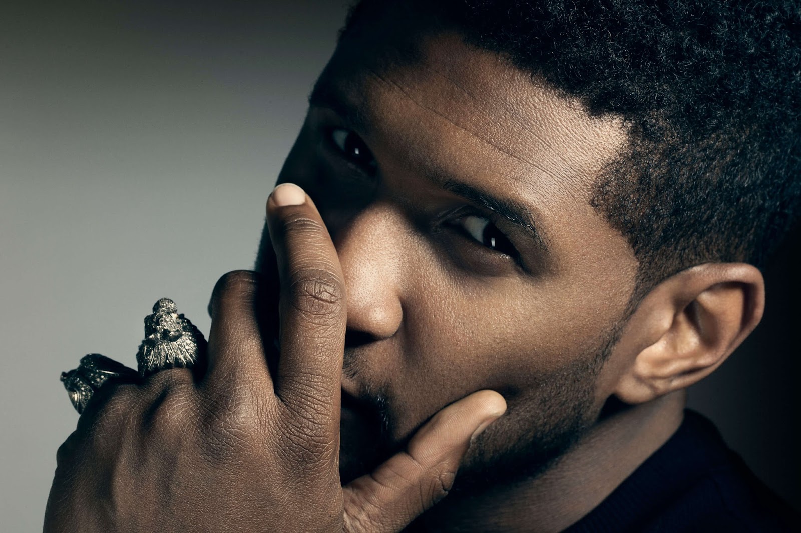 Usher interpreta "Don't Let Me Down", canción de The Chainsmokers (vídeo)