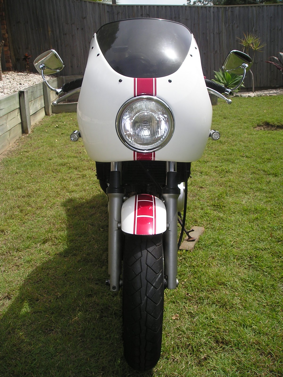 Cafe Racer Special: Yamaha TRX 850 Cafe Racer by Troy