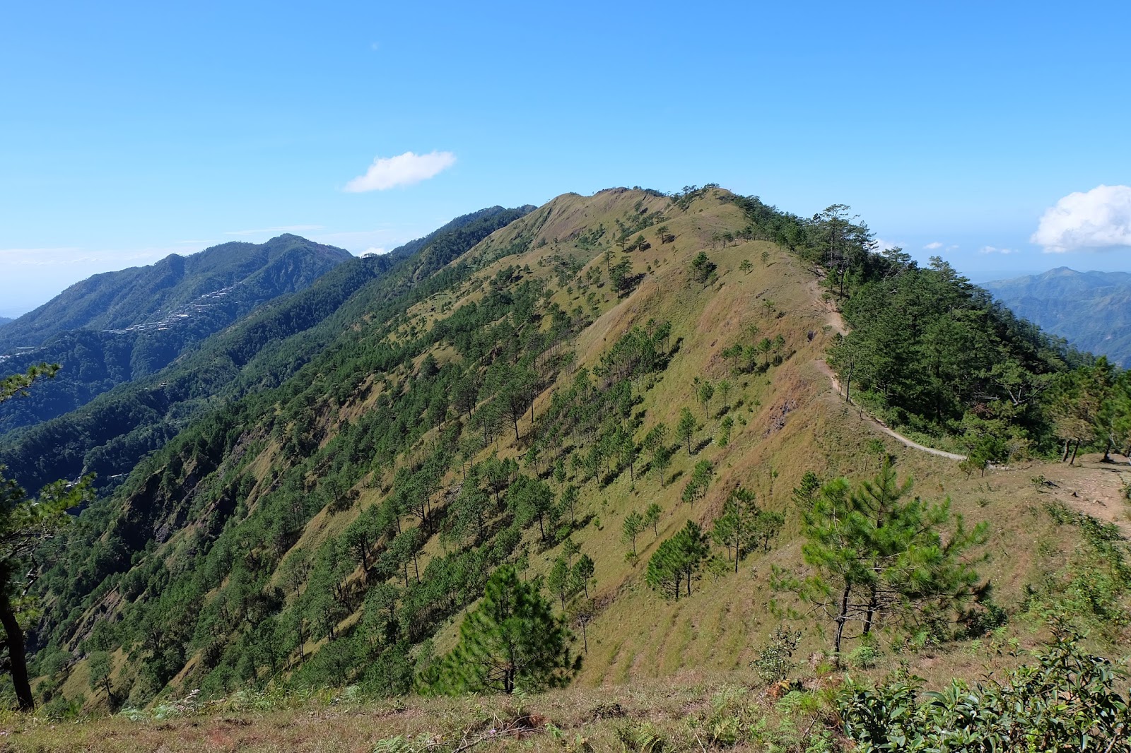 A Day Hike in Mt. Ulap - From The Highest Peak to The Deepest Sea