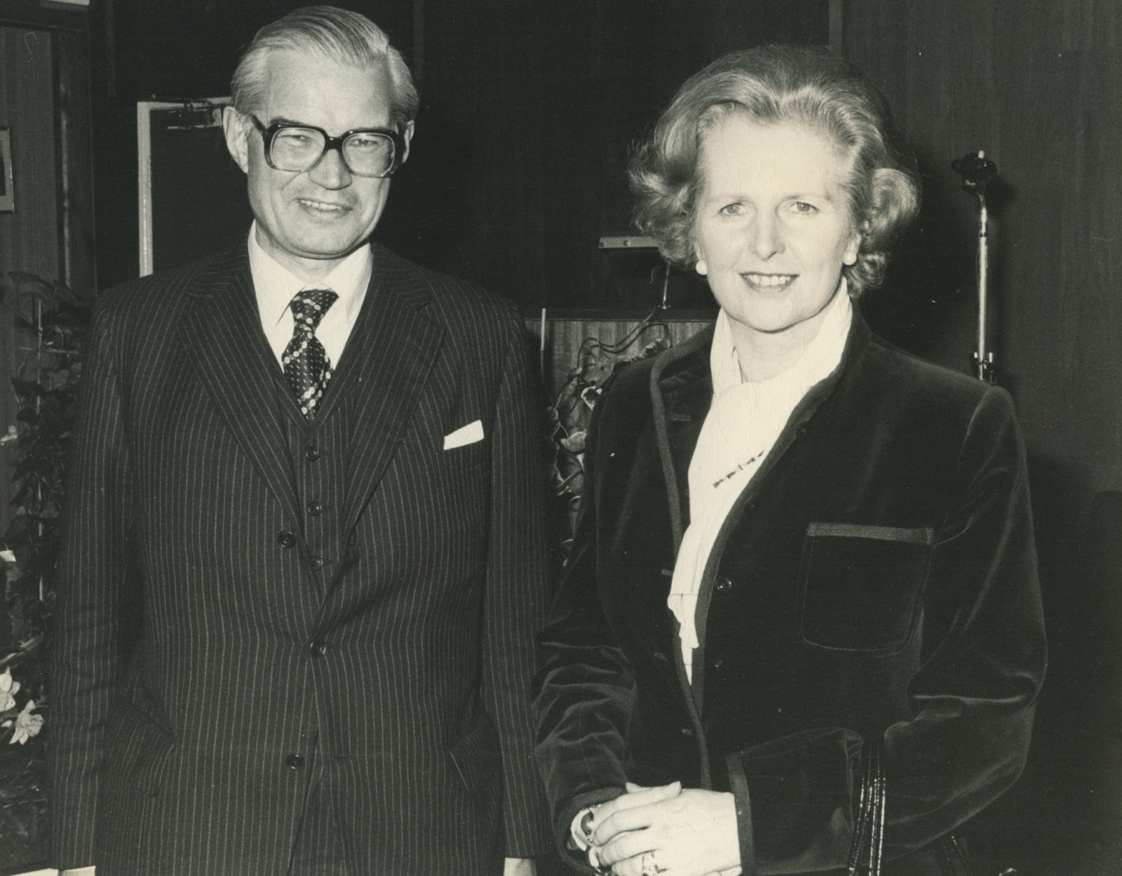 34 Lynwood Way, South Shields. NE348DB : Politics - Political Books ...