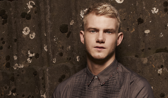 Ed Drewett regala la despreocupada ‘Good Morning’ | One Hit Wonder Factory