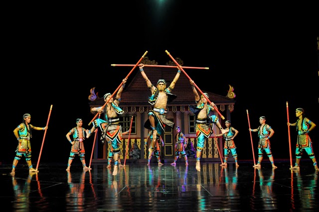 Bali Indonesia Holiday Travels: Devdan Show a Fascinating Cultural ...