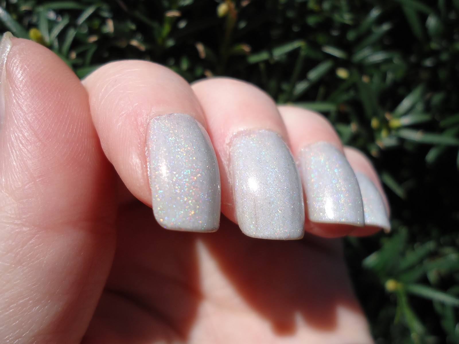MsMidnightBlue's Glittery Shiny Bottles of Polish: Light as a Feather