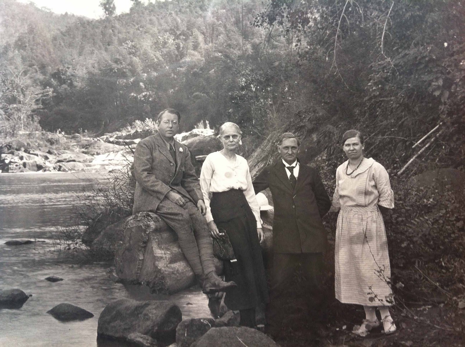 In the footsteps of Joseph Rock 重走洛克路: May 2013