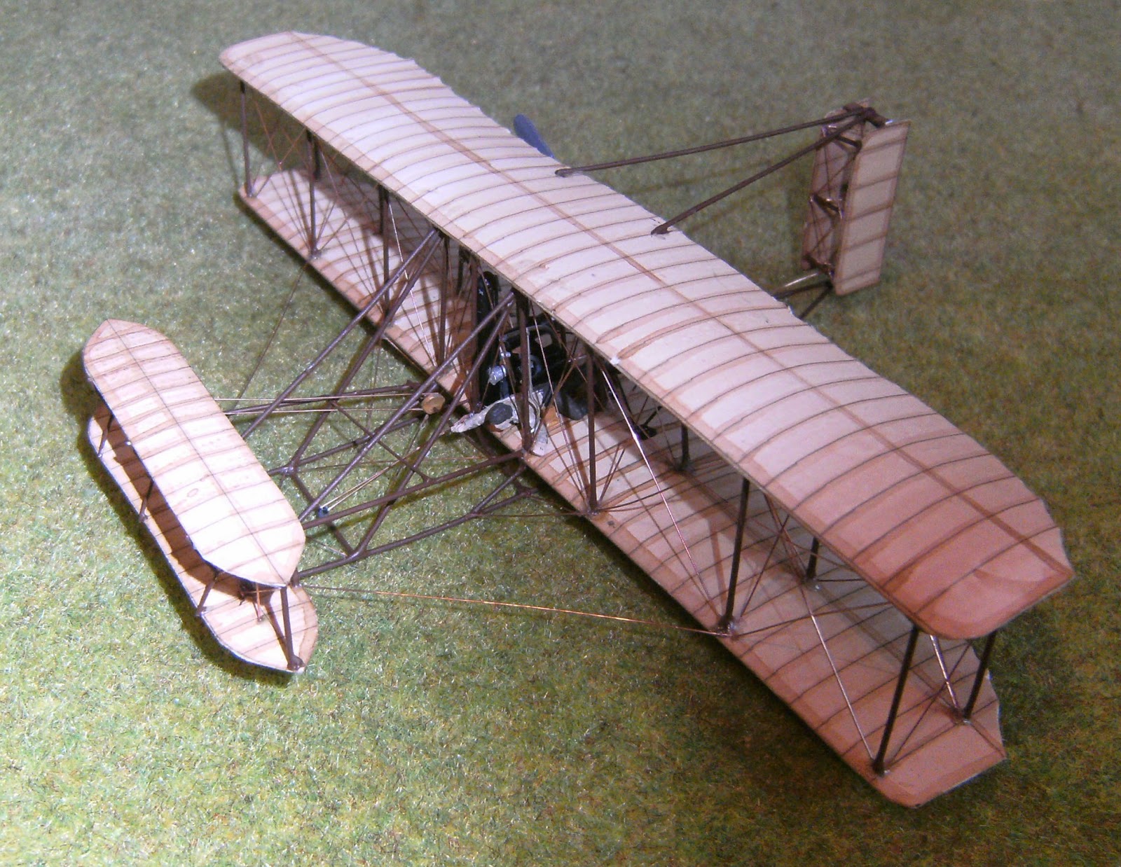 Happyscale-Modellbau: Wright Flyer - papermodel ( and wire ) 1:72