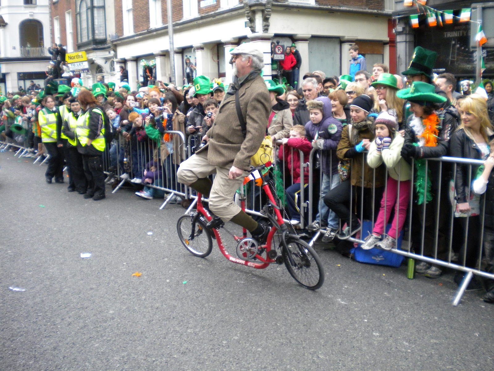 Vie au Velo: Saint Patricks Day Parade Dublin,Dublin Cycling Campaign.