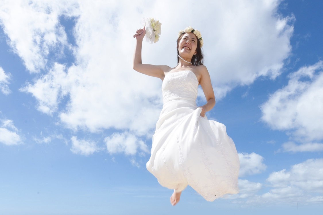 Bridal Dream Hawaii - Wedding Blog: Jumping Bride