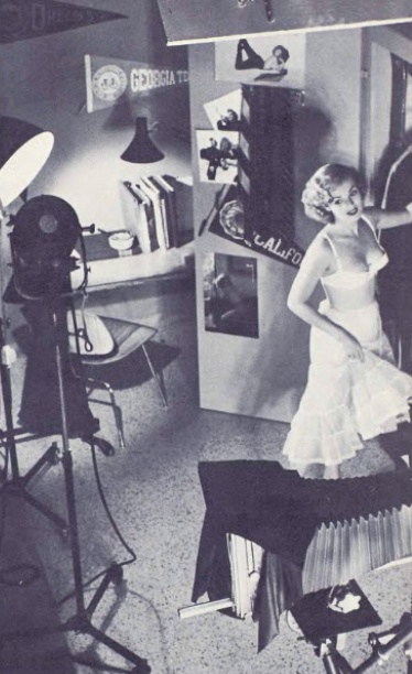 LẨU THẬP CẨM VỀ ..PLAYBOY TỪ 1953 - 2011: Jean Moorehead Oct 1955