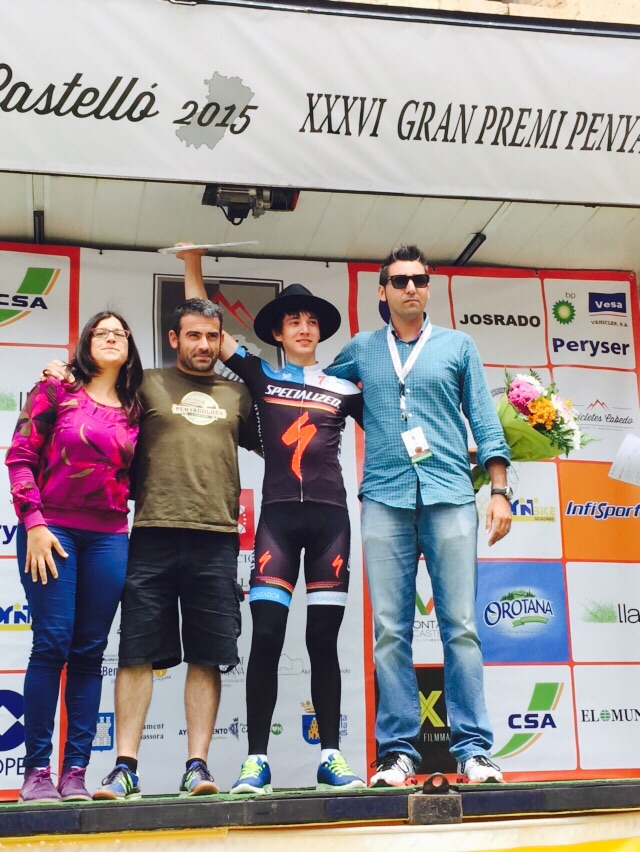 Primera victoria de Fernando Barceló con el Specialized sub23 - Rueda ...
