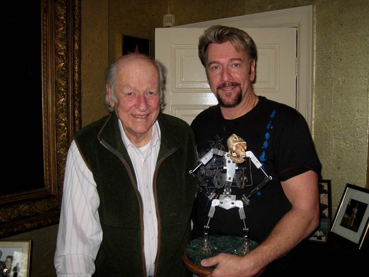 FANTCAST: POR FIN RAY HARRYHAUSEN RECIBE UN ARMAZÓN DE "MIGHTY JOE YOUNG"