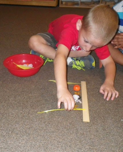 SmartSquirrel: Symmetry with Random Objects