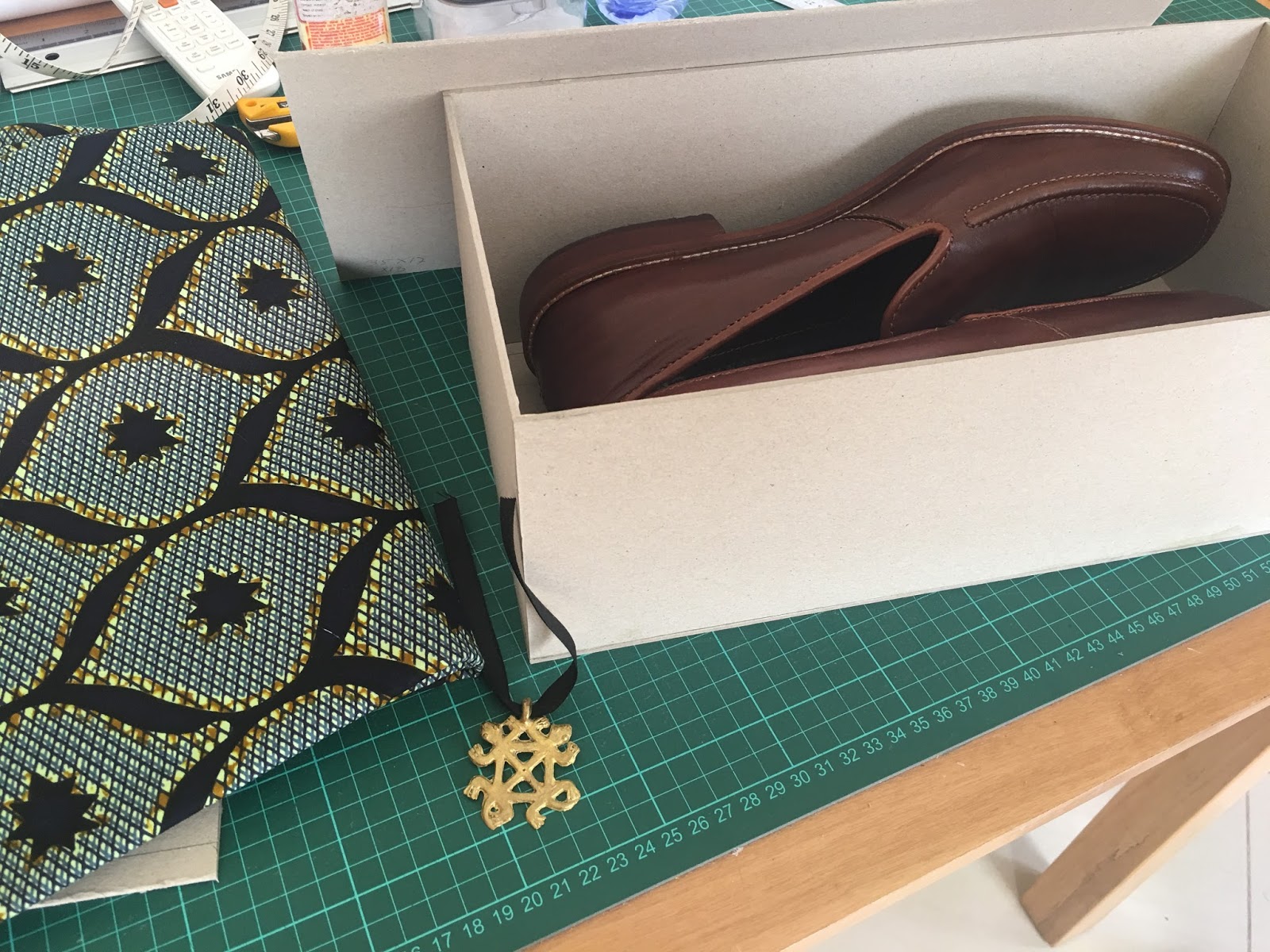 Quilts and Boxes: Customised shoe box for a high end client