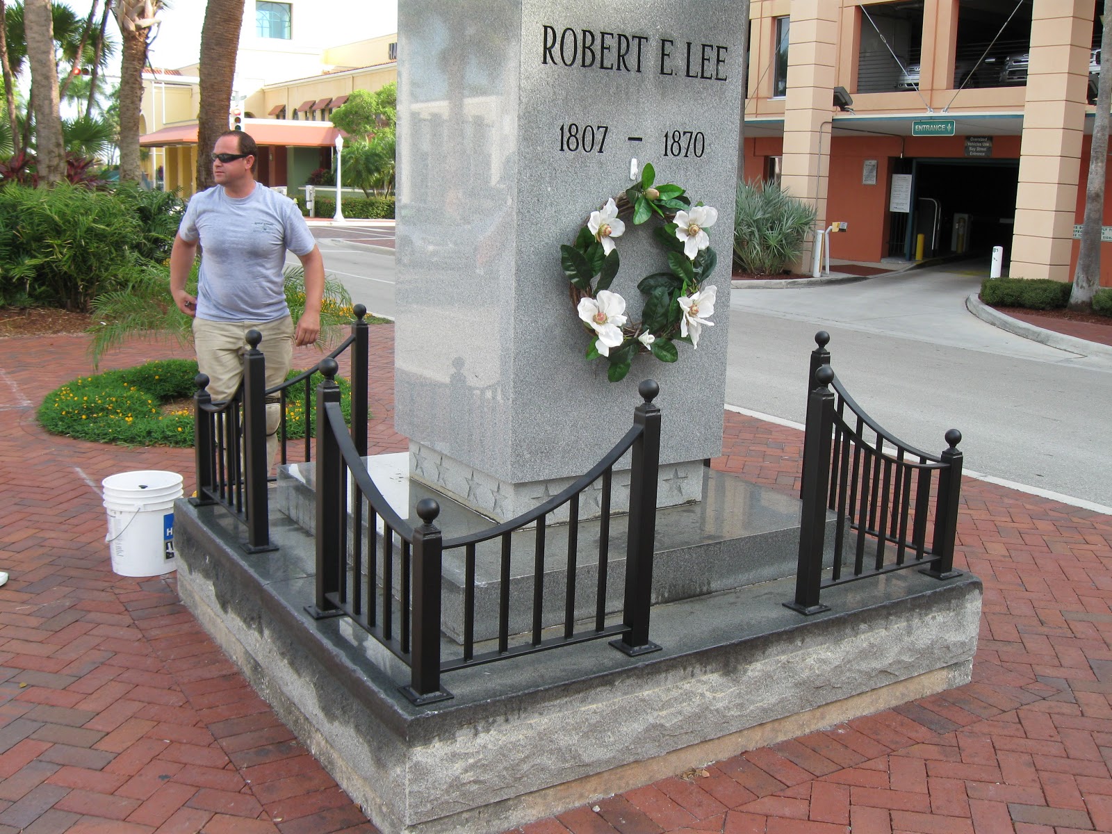 Confederate Book Review: Robert E. Lee Monument in Florida Has Been ...