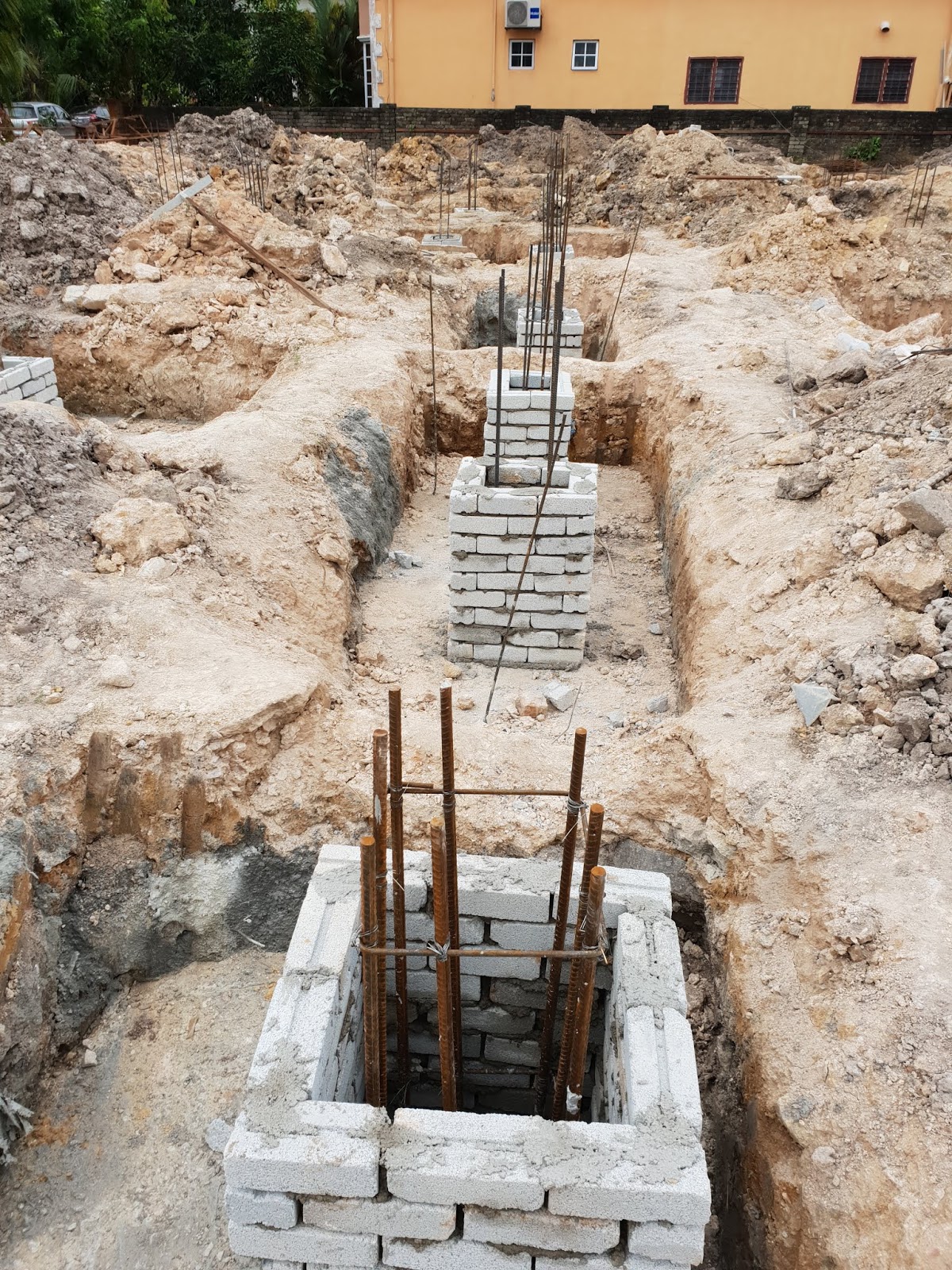 Pengalaman Membina Banglo Sendiri: Konkrit Footing dan Kambus Lubang