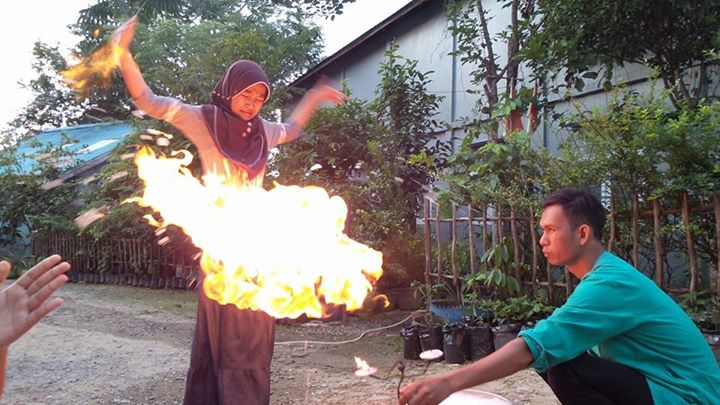 eksperimen tangan terbakar bersama rumah belajar ~ RUMAH BELAJAR