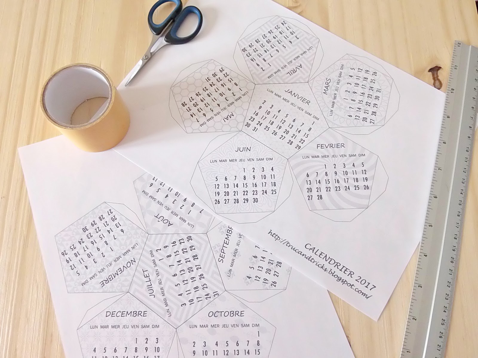 Calendrier de bureau graphique 2017 - Truc & Tricks