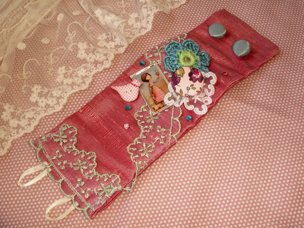 ΠΑΡΑΠΕΡΑ: ouph - Απέριττα σκηνικά και χρωματική πανδαισία