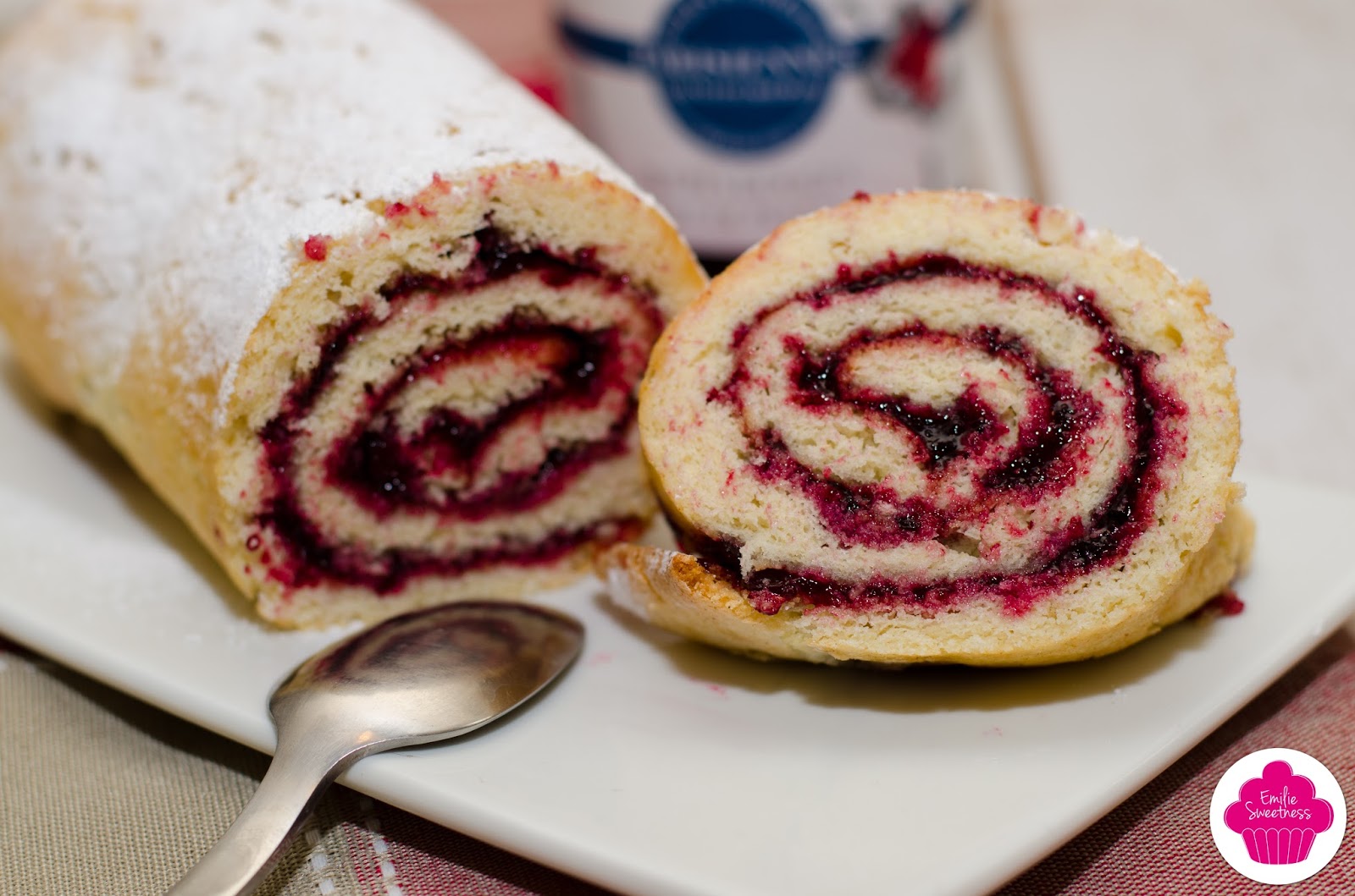 Emilie Sweetness: Roulé à la confiture de fruits rouges