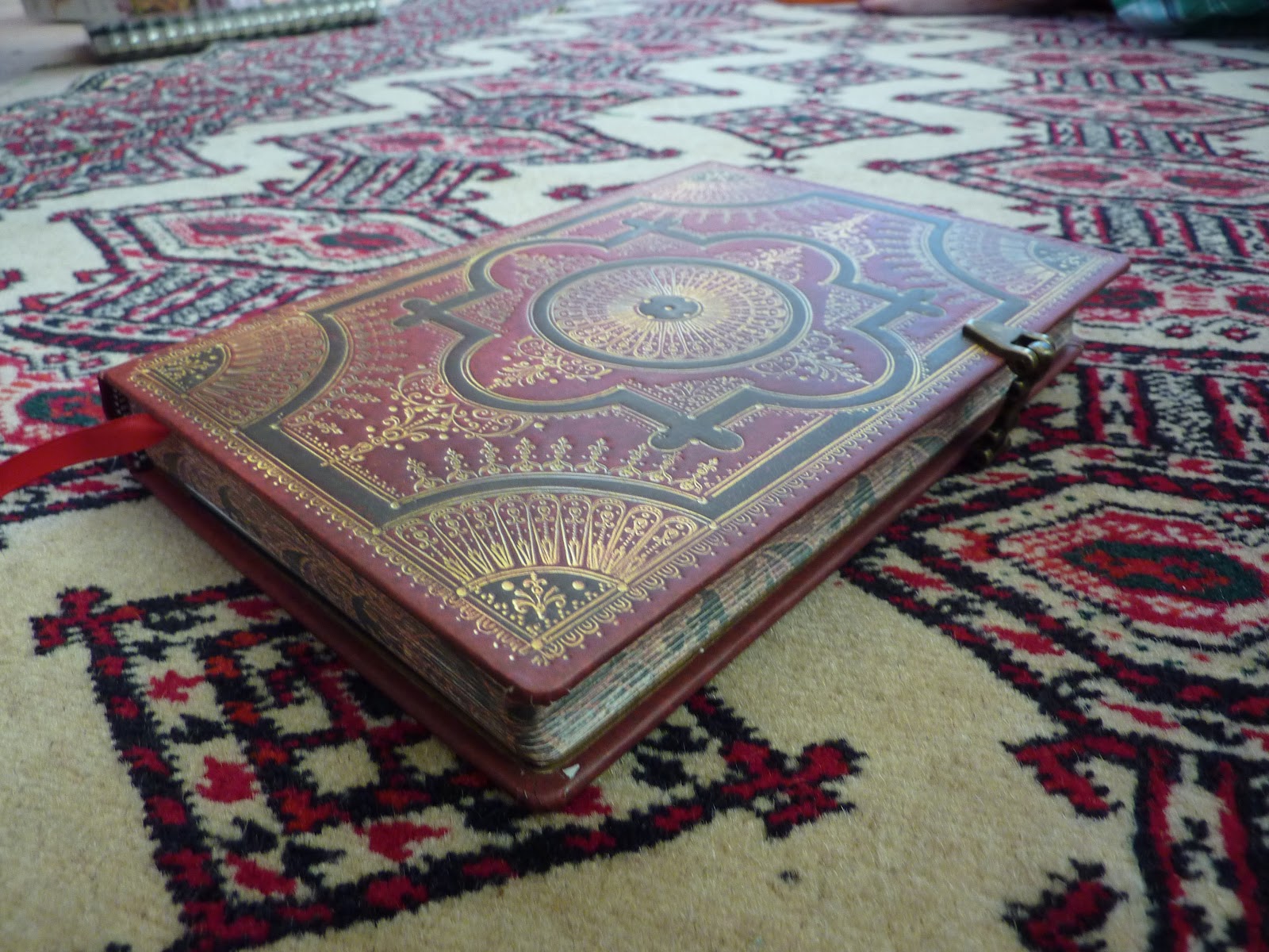 Plannerisms: Paperblanks Midi Ventaglio Rosso Journal as Day Per Page ...