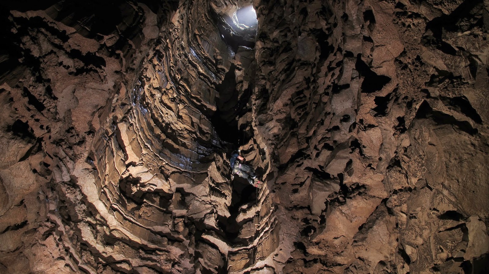 CAVE CAPERS 2014 BORDEN'S PIT, HELL'S HOLE, SMITHS BLOWINGHOLE,HOUGHTON ...
