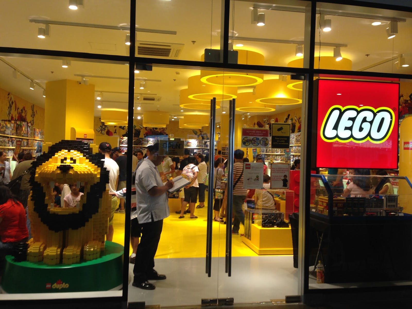 Mastermom Speaks: The First LEGO® Certified Store in the Philippines