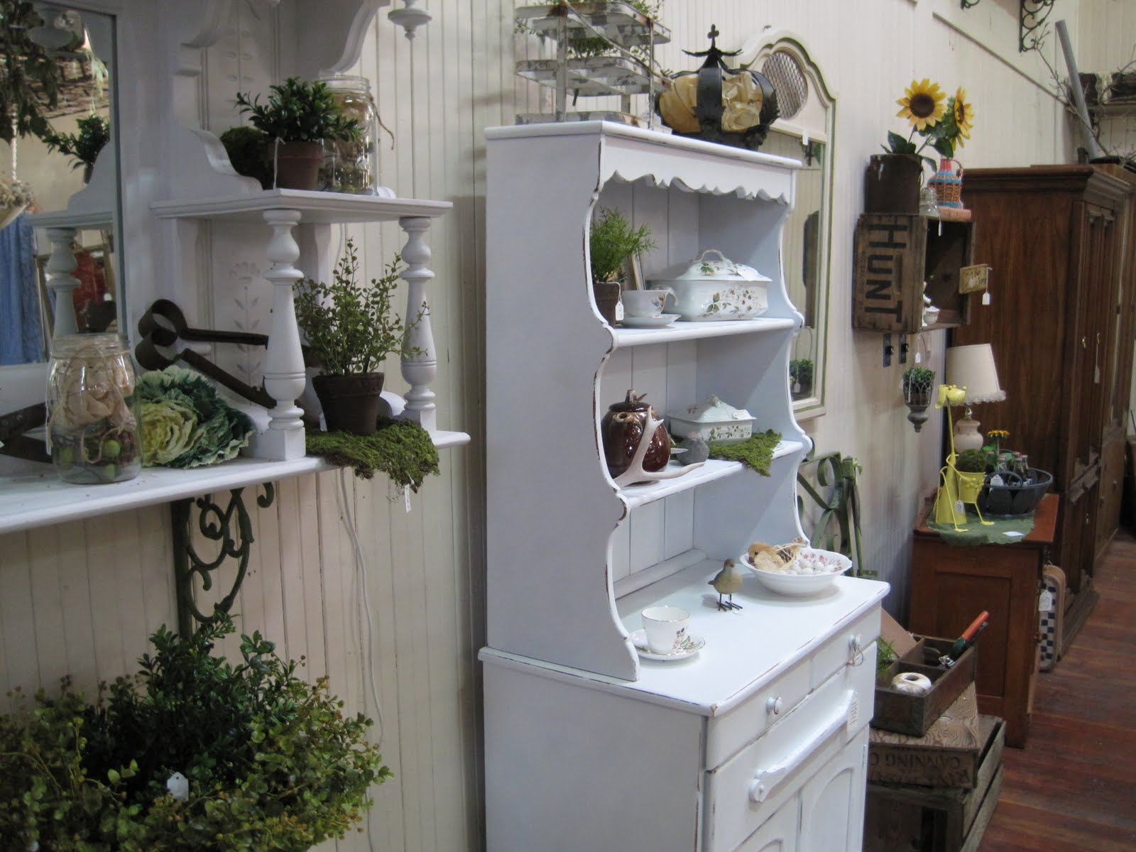The Green Pea Boutique: White Cottage Hutch