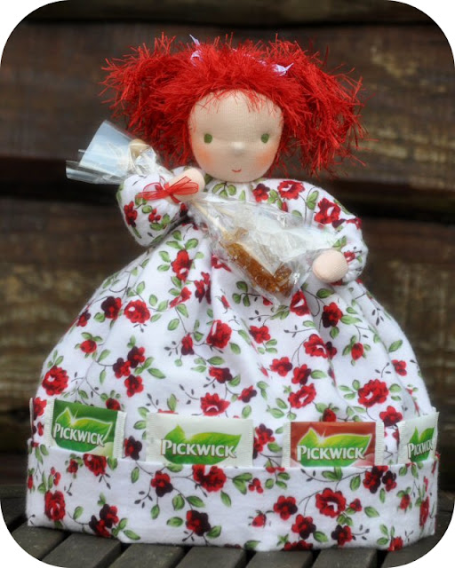 Grietjekarwietje.blogspot.com: Theetante: jurkje met rode bloemen en ...