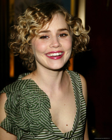 Best Cleavages in The World: Alison Lohman Cleavage
