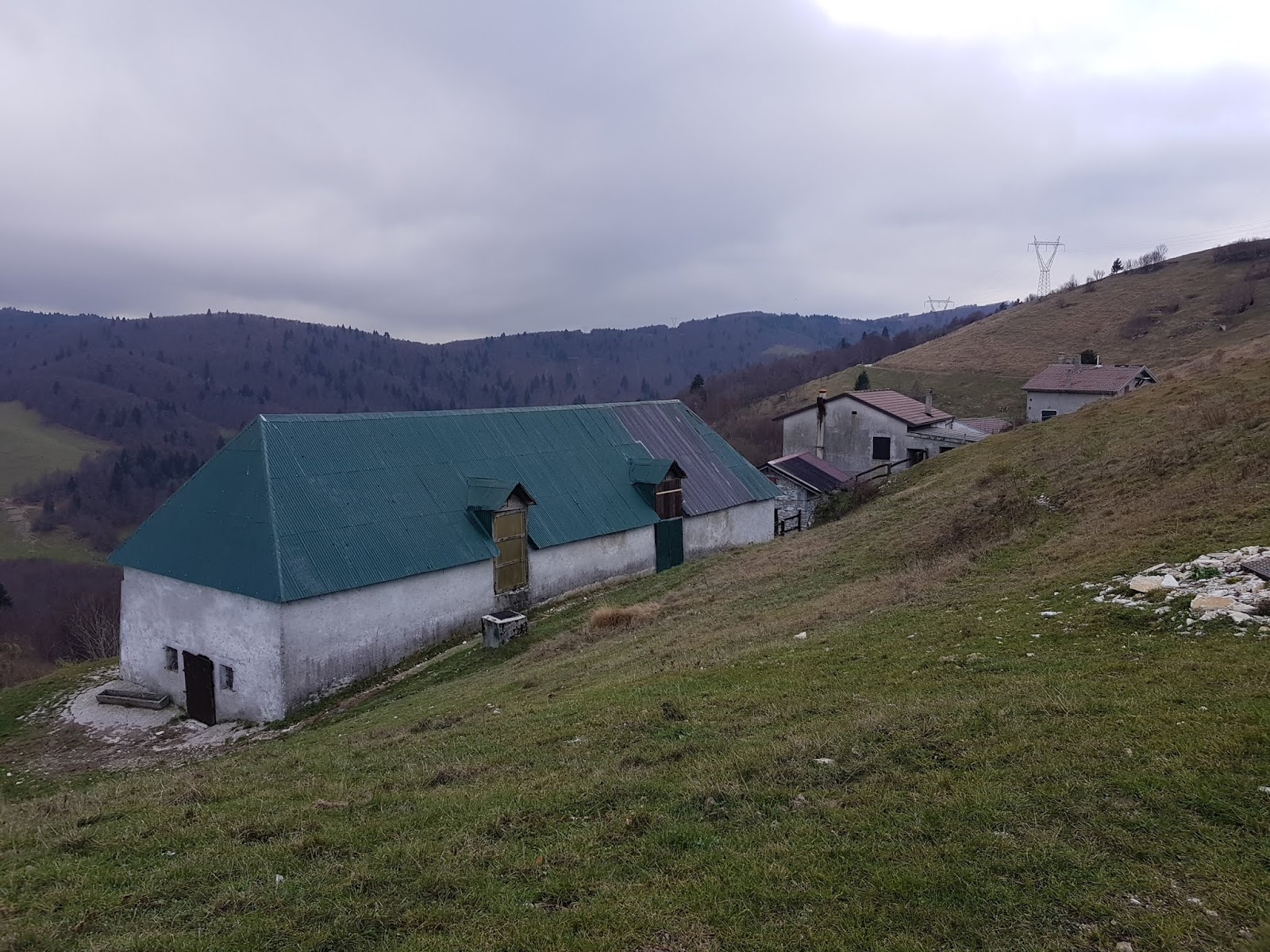 Su strade e sentieri: COL D'ASTIAGO (m. 1.241) - SENTIERO DEL VU - Val ...