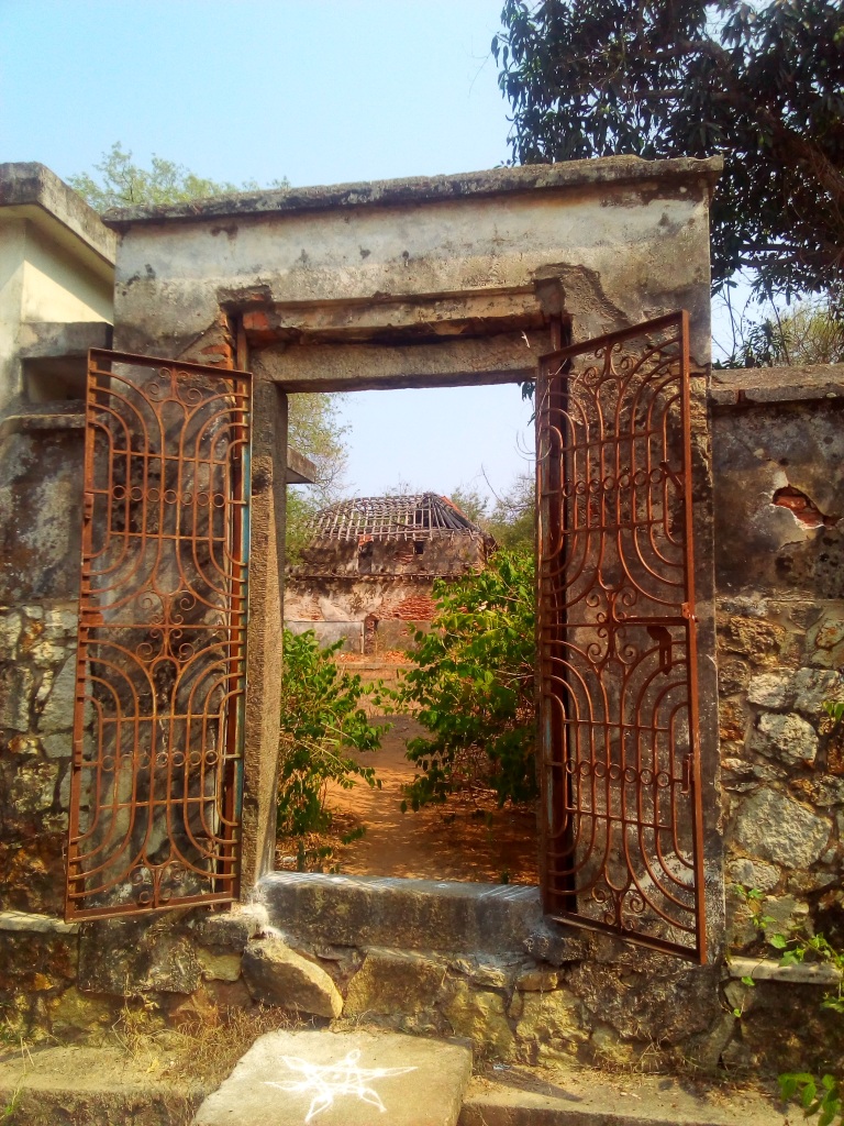 Tamilnadu Tourism: Eraniel Palace Ruins, Eraniel, Kanyakumari