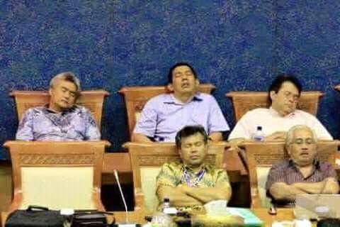 Foto-Foto Anggota Dewan (DPR/DPRD) RI Tidur Pulas Saat Sidang Soal ...