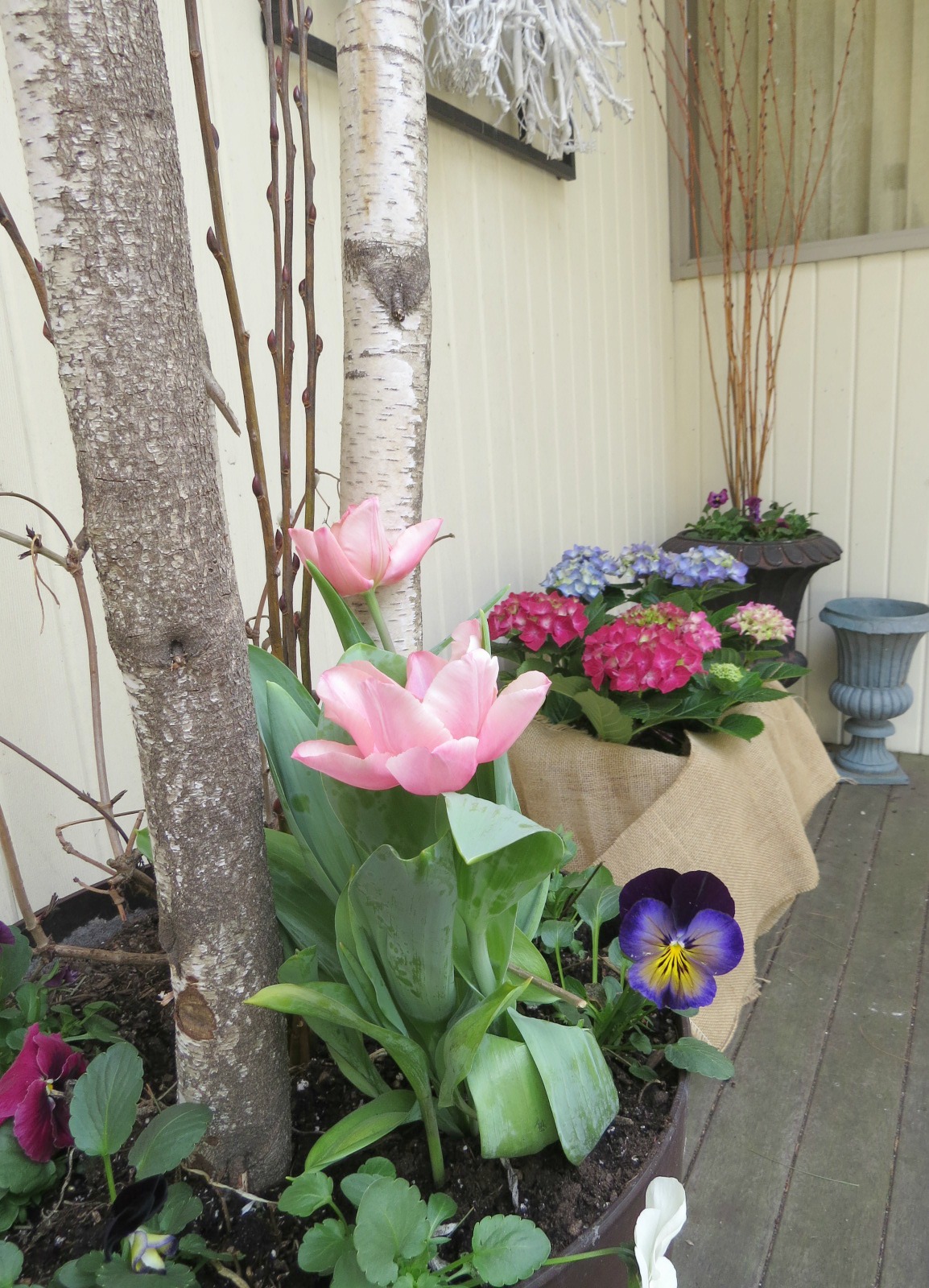 DesignsandEvents: Decorating the Front Porch with Spring Flowers