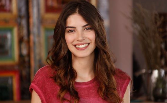 BEYAZ YALAN ALARA VE MELEK (DENİZ BAYSAL) KİMDİR - DENİZ BAYSAL KİMDİR ...