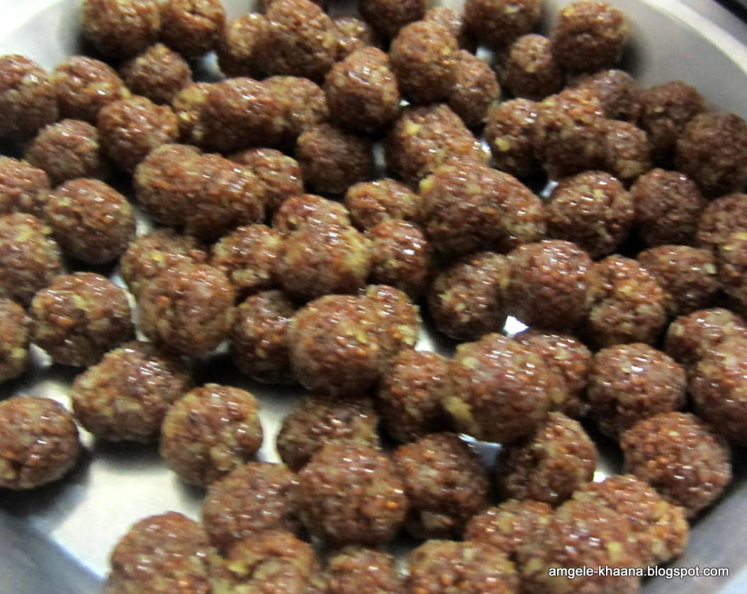 Amgele-Khaana: Aaliv or Garden cress seed ladoo