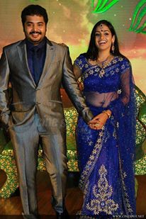 all off u: vinu mohan wife vidya navel show