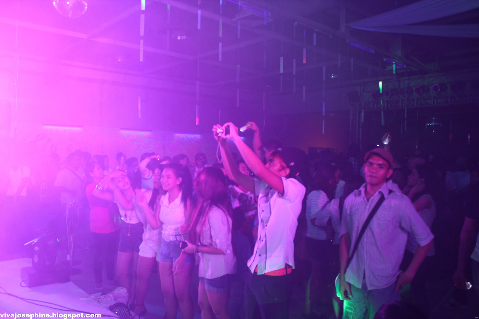 Wallflower of the Jeepney: GEB 5: The White Party!