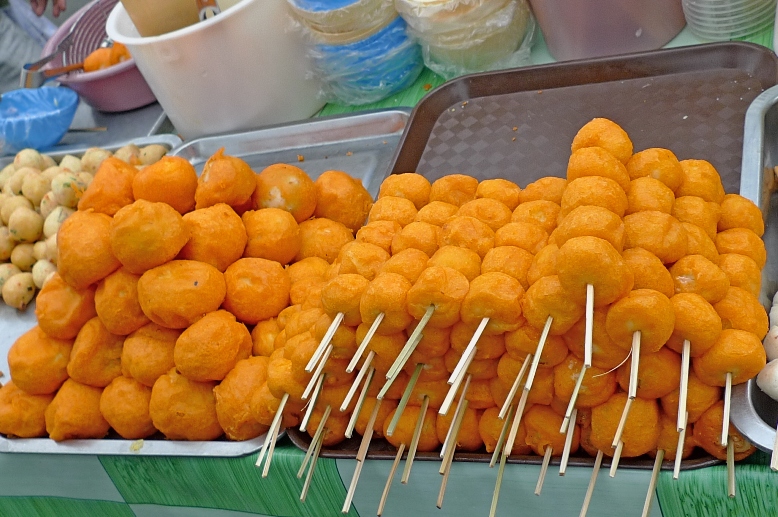My Very First Blog: Eating Balut And Kwek Kwek In Quiapo