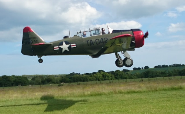 Jet & Prop by FalkeEins: Chris Bellhouse's T-6/ Harvard G-BGHU, Pent ...