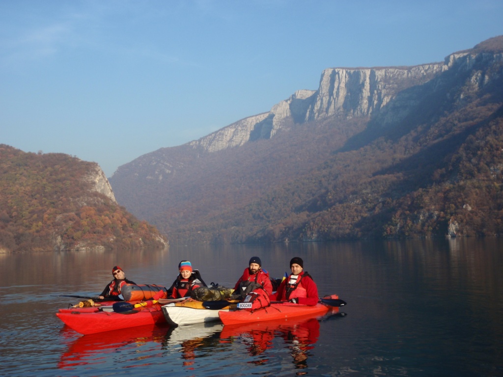 La defilare, în defileu – Romania vazuta din caiac