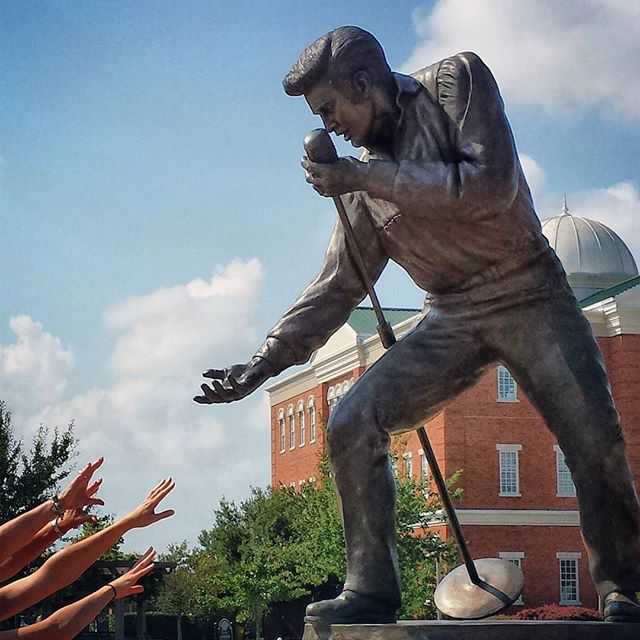 .: Elvis Presley Statues Around The World: Fantastic