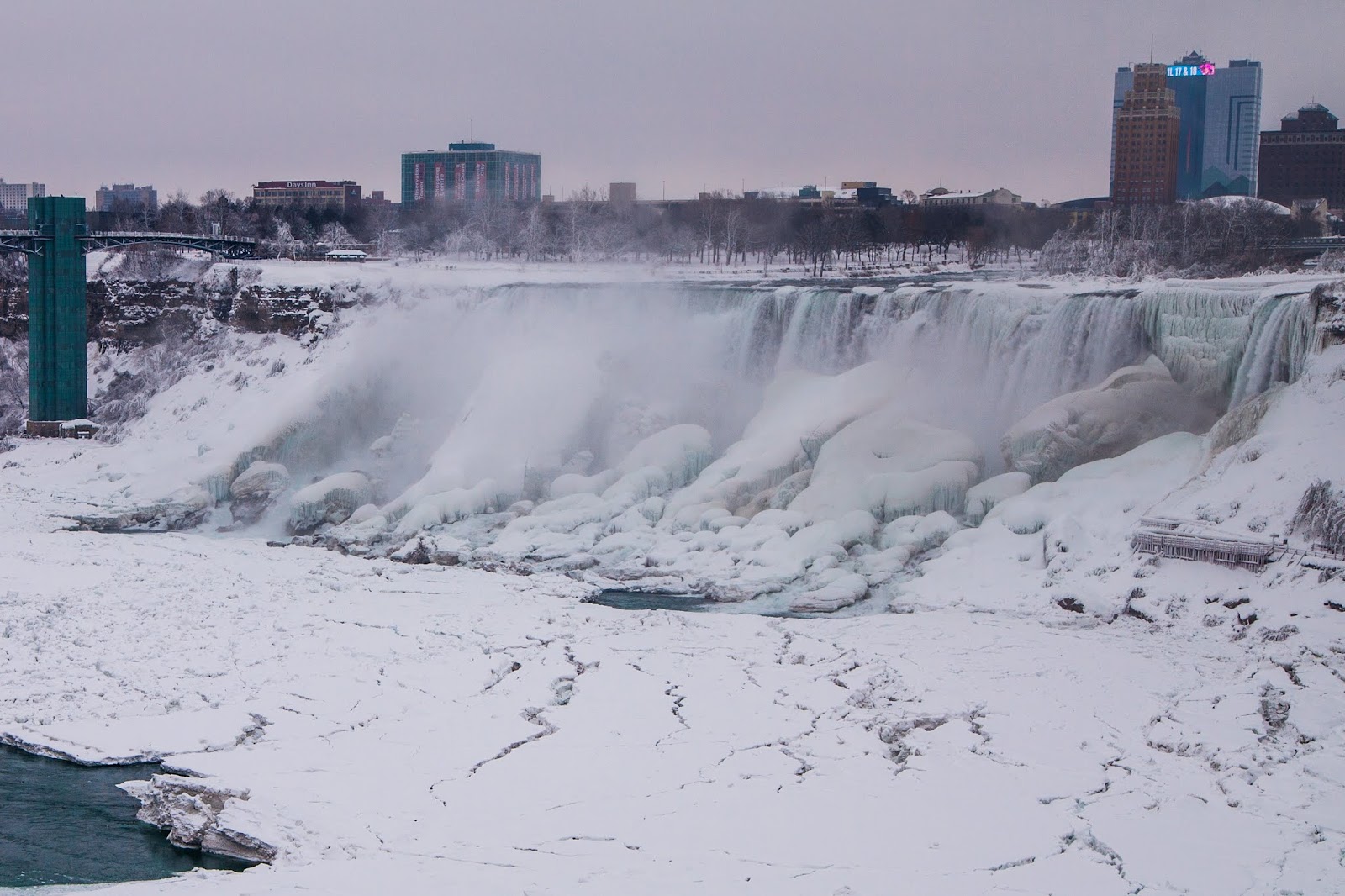 Frozen Niagara Falls - Explore the World with Simon Sulyma