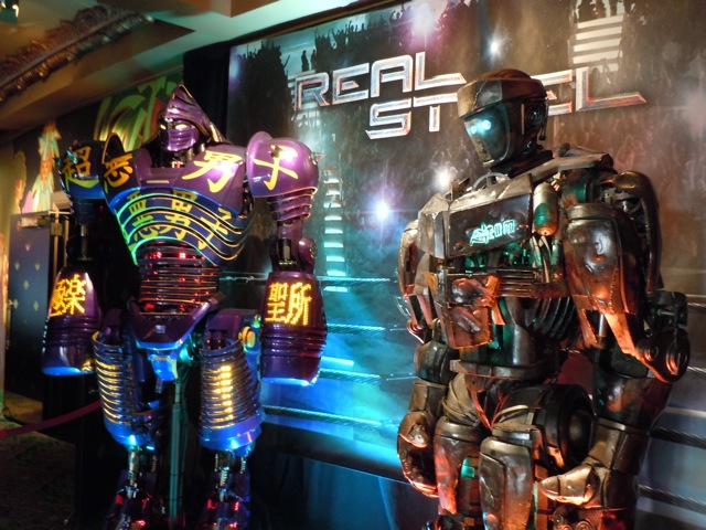 Hollywood Movie Costumes and Props: Real Steel's animatronic robot Atom ...