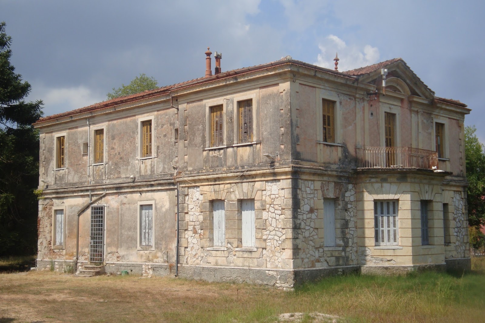 Συλλέκτες ακροκεράμων.: ΝΕΟΚΛΑΣΣΙΚΑ ΚΤΙΡΙΑ ΑΠΟ ΤΗΝ ΚΕΡΚΥΡΑ